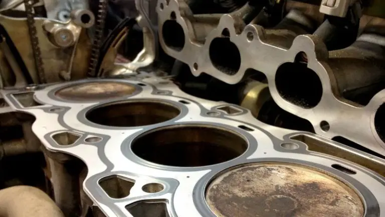 What Are Low Engine Oil Symptoms? Causes And Effects - Take Your Oil