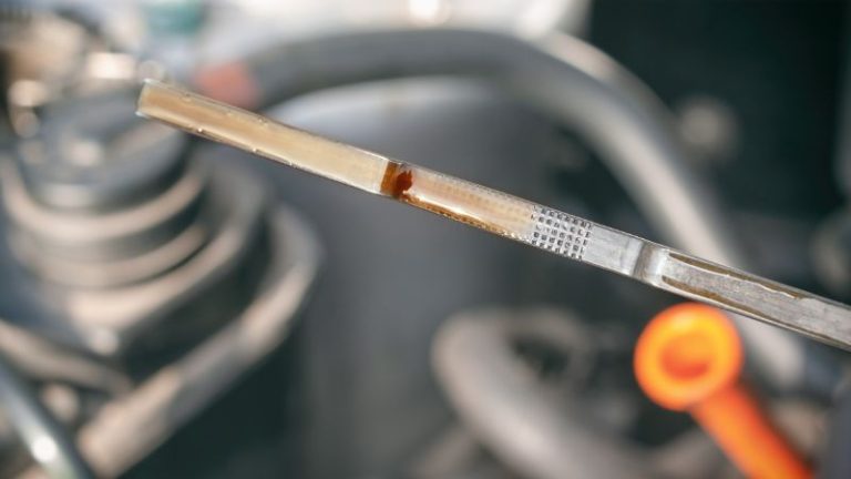 What Are Low Engine Oil Symptoms? Causes And Effects - Take Your Oil