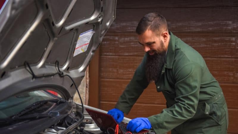 How To Fix Water In Engine Oil? Symptoms And Causes - Take Your Oil